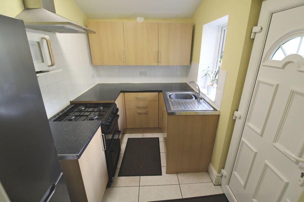 2 Bedroom Mid Terrace House For Sale Burnley Road Colne Bb8 £95 000