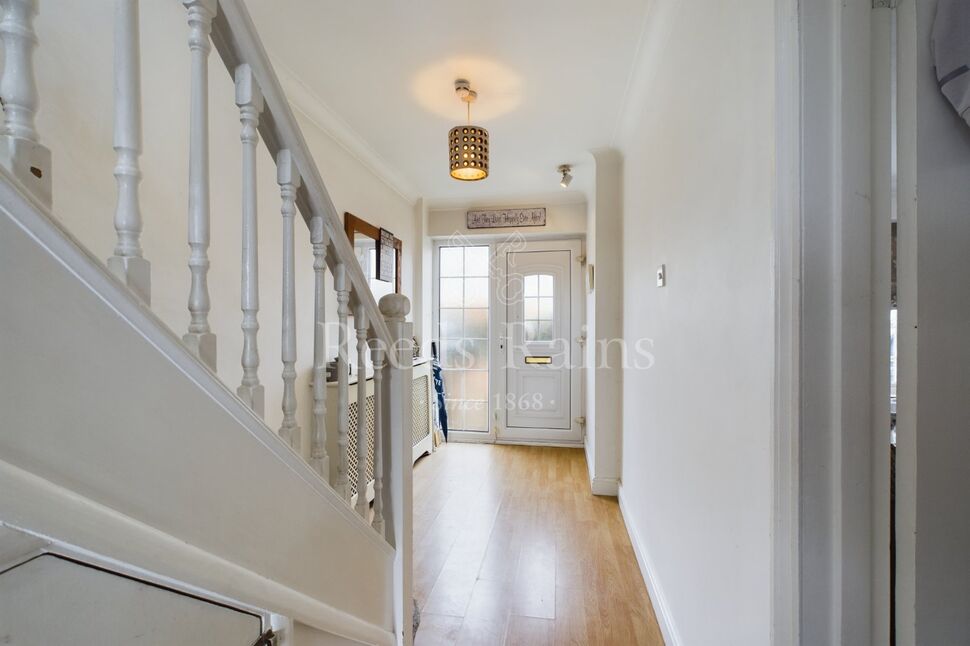 3 Bedroom Semi Detached House For Sale Coombfield Drive Dartford Da2