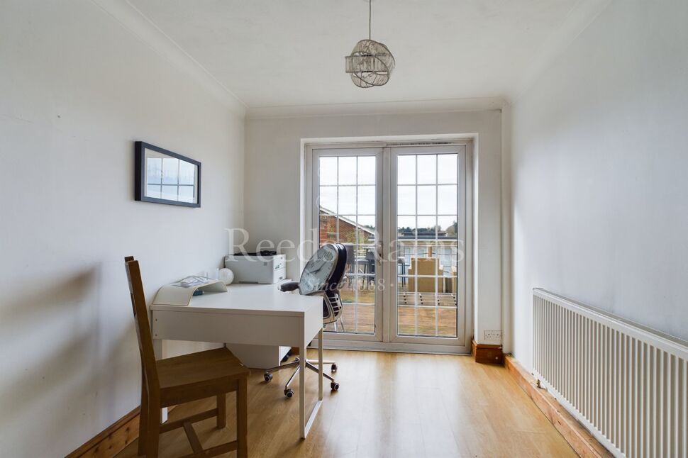 3 Bedroom Semi Detached House For Sale Coombfield Drive Dartford Da2