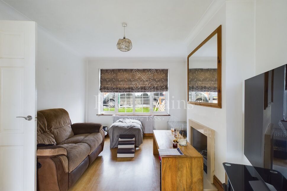 3 Bedroom Semi Detached House For Sale Coombfield Drive Dartford Da2