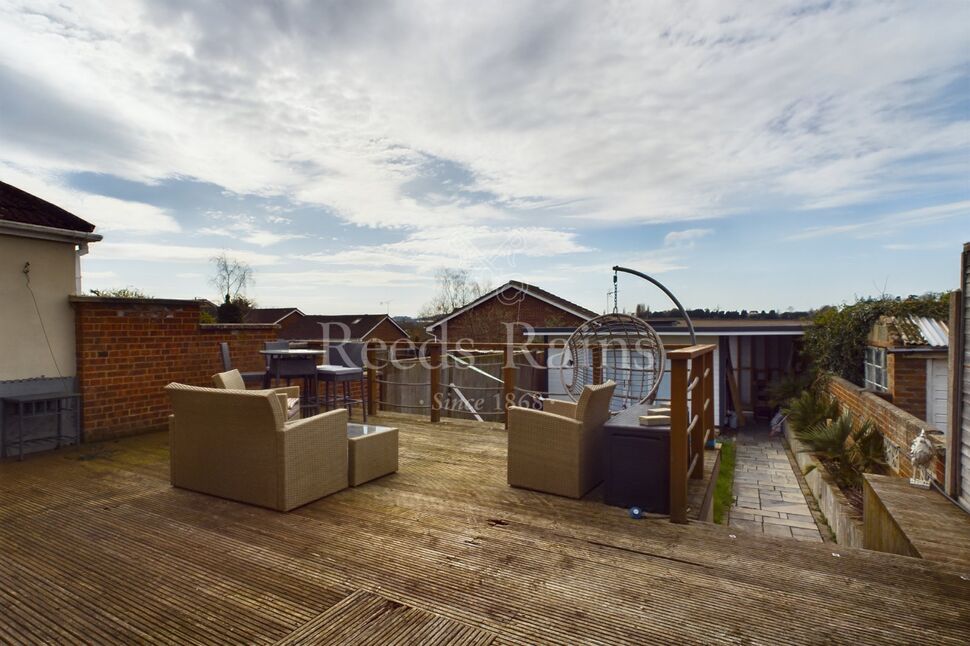 3 Bedroom Semi Detached House For Sale Coombfield Drive Dartford Da2