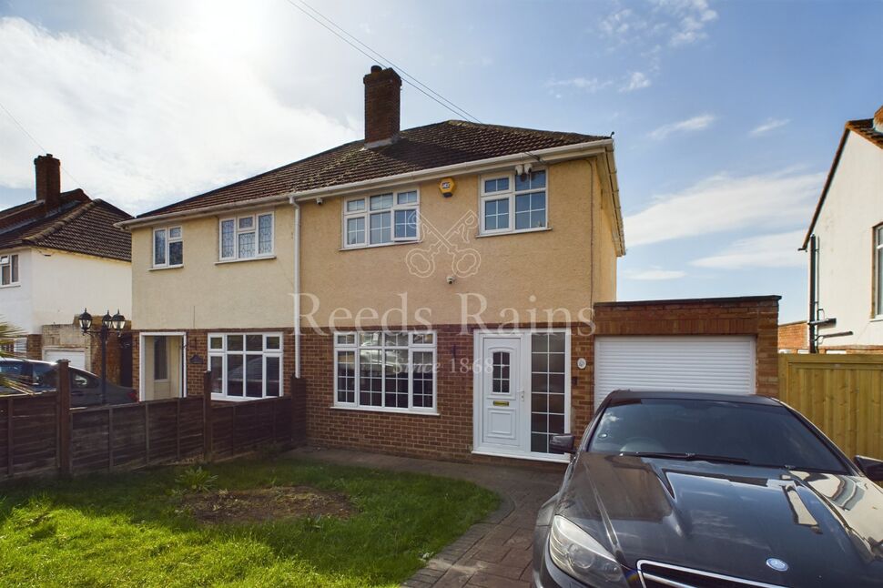 3 Bedroom Semi Detached House For Sale Coombfield Drive Dartford Da2