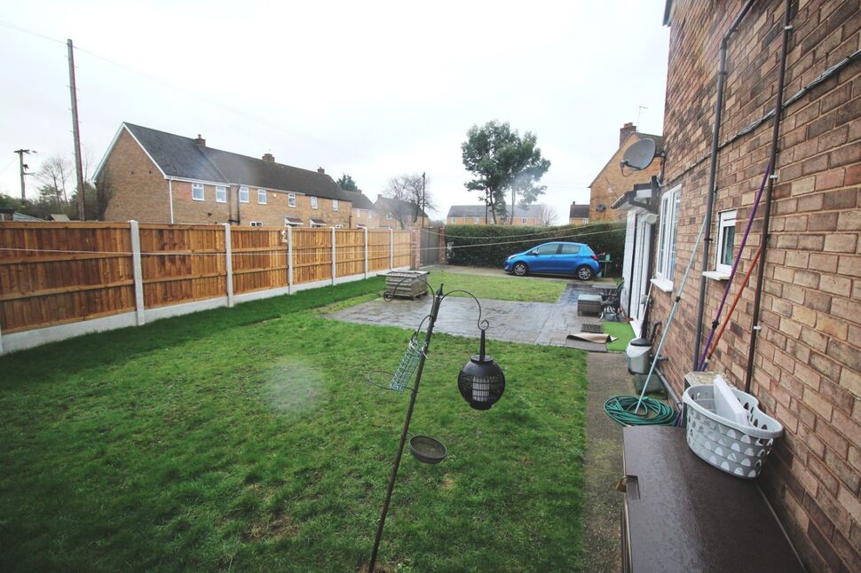 3 Bedroom Semi Detached House For Sale Broadway Dunscroft Dn7 £155 000
