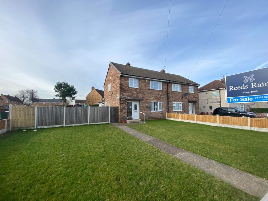 3 Bedroom Semi Detached House For Sale Broadway Dunscroft Dn7 £155 000