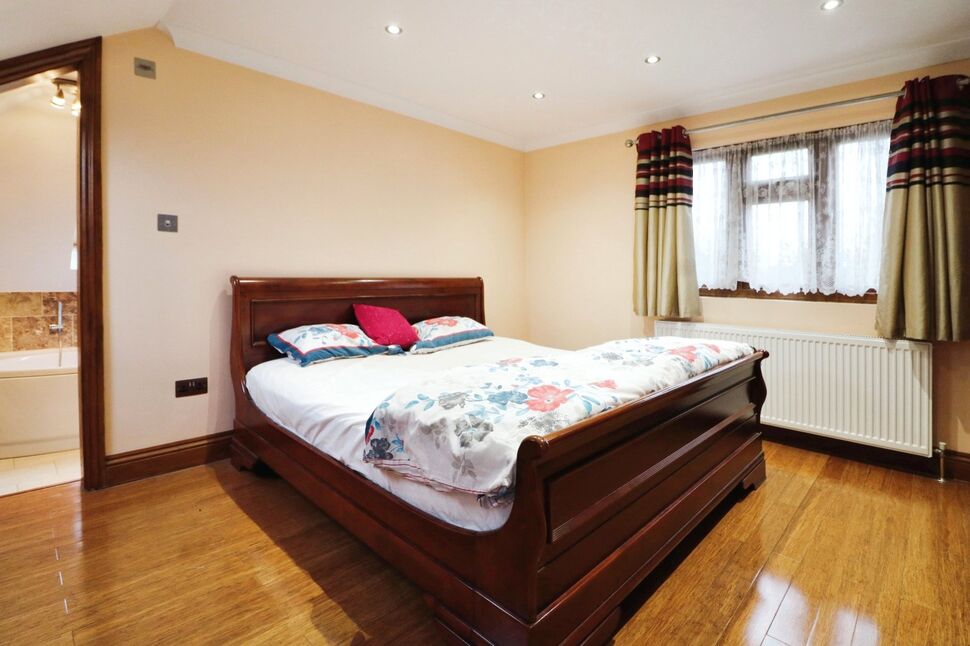 4 Bedroom End Terrace House For Sale Dawlish Drive Ilford Ig3 £750 000