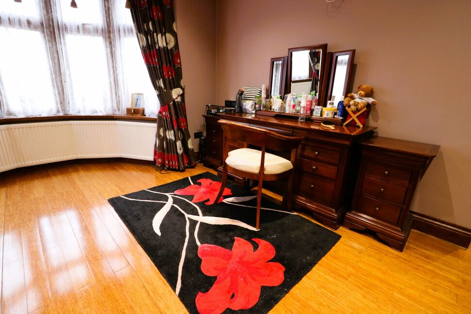 4 Bedroom End Terrace House For Sale Dawlish Drive Ilford Ig3 £750 000