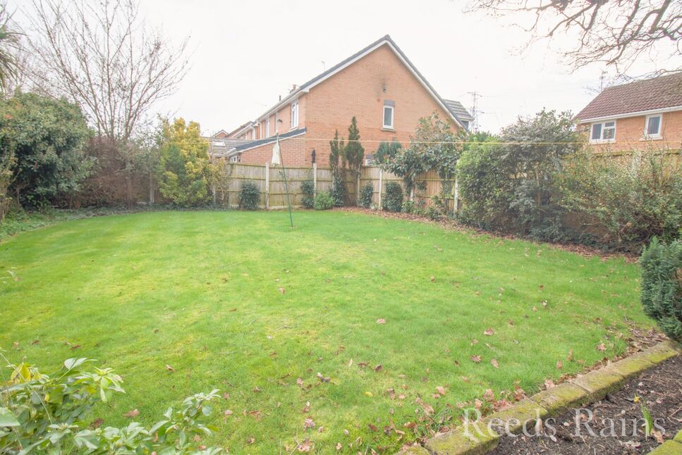 4 Bedroom Detached House For Sale Foxall Way Great Sutton Ch66 £