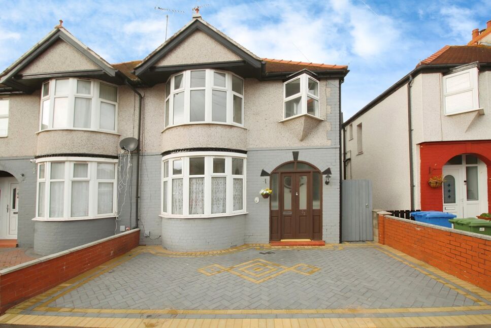 3 Bedroom Semi Detached House For Sale Terence Avenue Rhyl Ll18 £